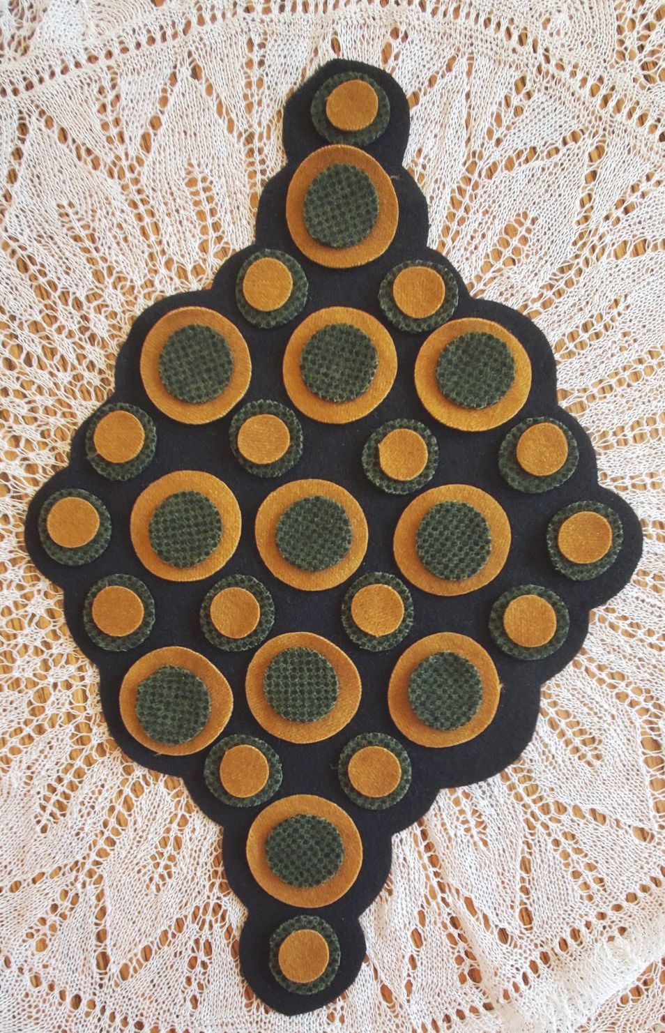 Sew Easy PRE-CUT! Penny Rug Wool Kit Green & Gold (US only) FREE ...